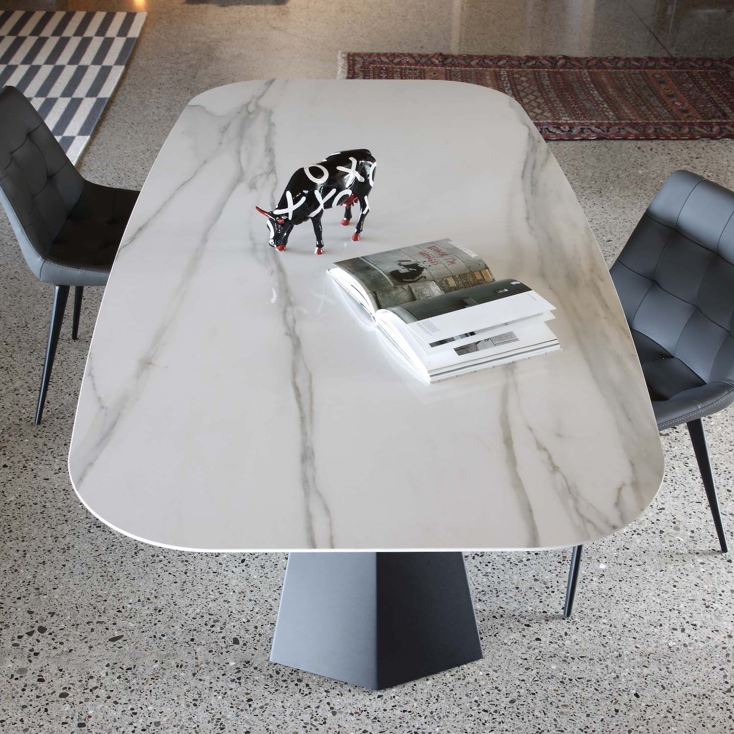 Tavolo da pranzo con piano in ceramica Kenton Ellittico